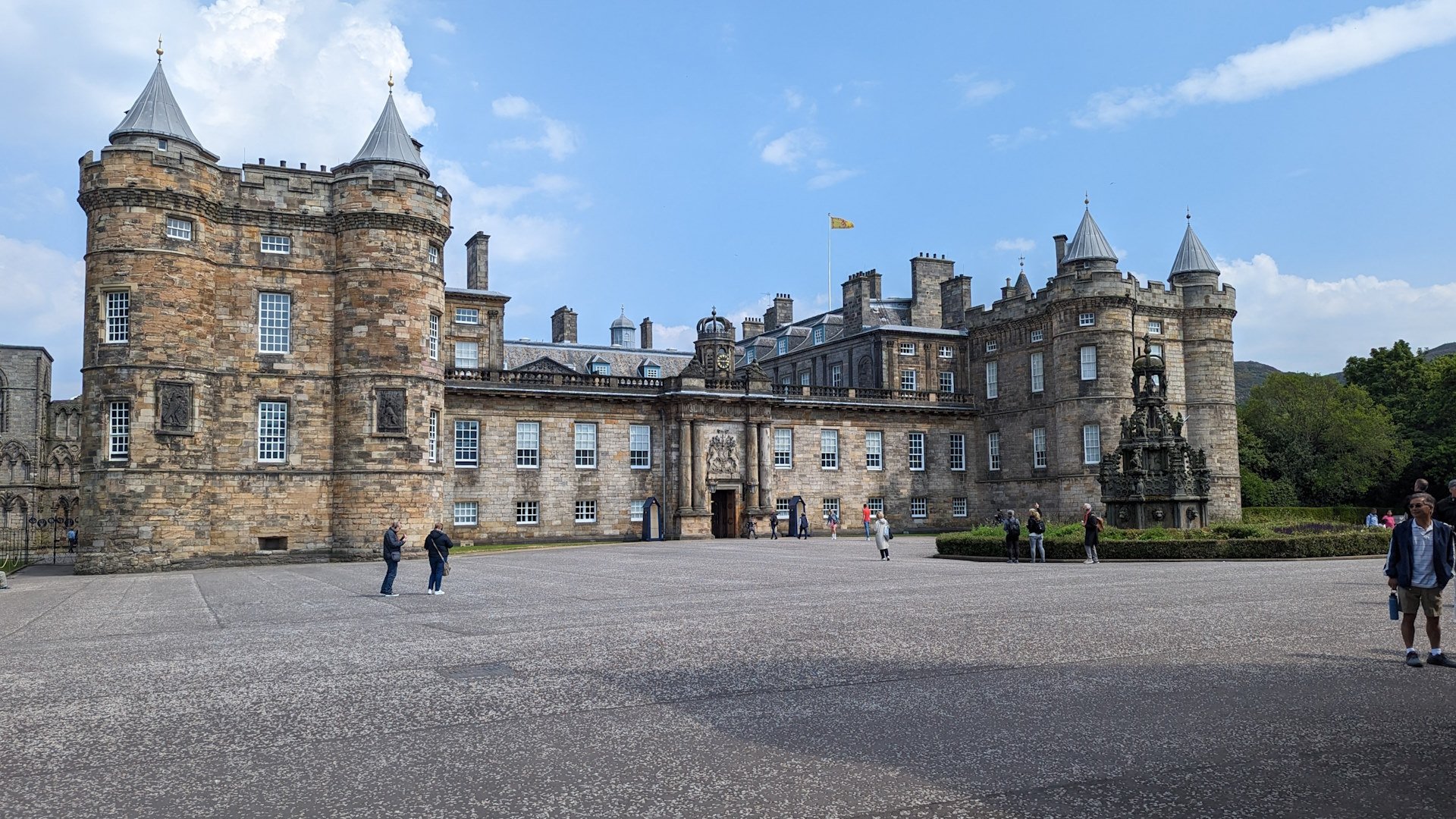 Classic Edinburgh Private Tour: Edinburgh Castle & The Royal Mile